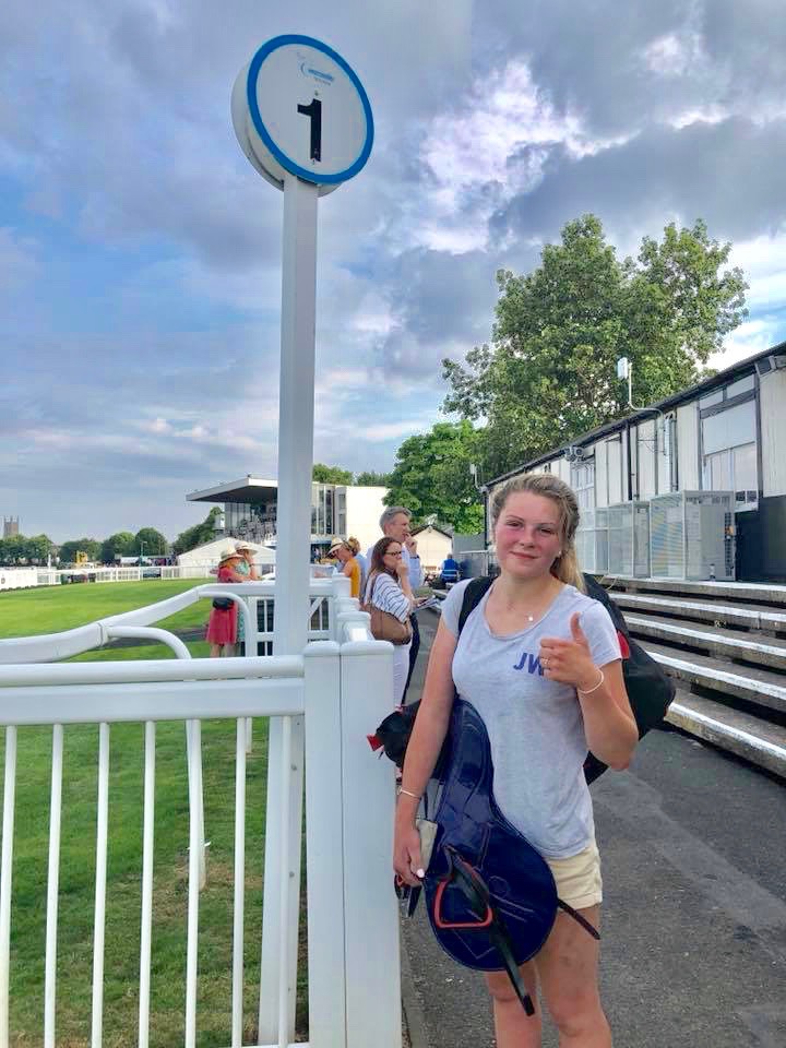 Lilly Pinchin enjoys win over hurdles at Worcester – Amateur Jockeys ...