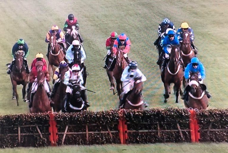 David Maxwell enjoys surprise victory at Newbury – Amateur Jockeys ...